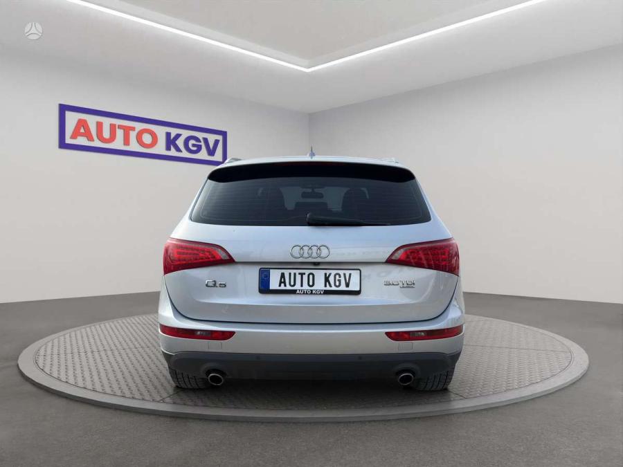 Grey Audi Q5 2009 in Kaunas, with an engine capacity of 3.00 L and mileage of 285 thousand km for 8999 €, photo 5 on AUTOMOTO.COM.LV