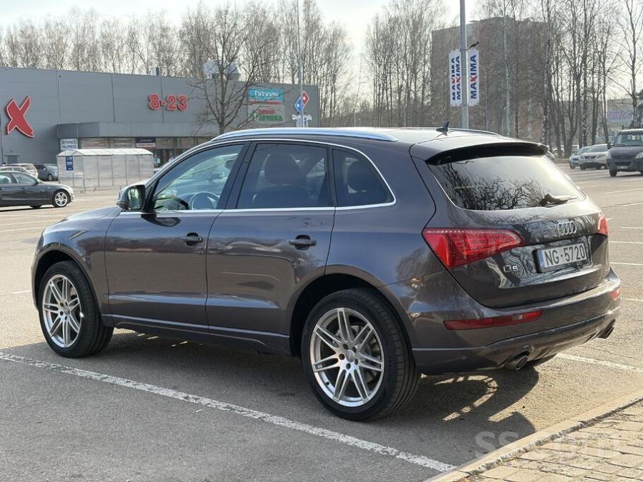 Pelēks Audi Q5 2009 Rīga, ar dzinēja tilpumu 3.00 L un nobraukumu 324 tūkst. km par 9300 €, foto 1 vietnē AUTOMOTO.COM.LV