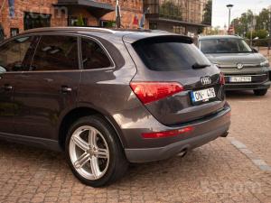 Grey Audi Q5 2009 in Liepaja, with an engine capacity of 2.00 L and mileage of 228 thousand km for 9250 €, photo 8 on AUTOMOTO.COM.LV