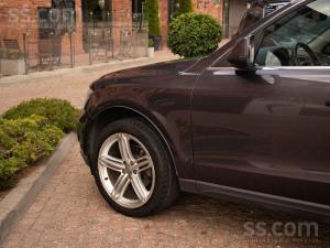 Grey Audi Q5 2009 in Liepaja, with an engine capacity of 2.00 L and mileage of 228 thousand km for 9250 €, photo 9 on AUTOMOTO.COM.LV
