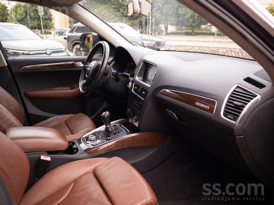 Grey Audi Q5 2009 in Liepaja, with an engine capacity of 2.00 L and mileage of 228 thousand km for 9250 €, photo 19 on AUTOMOTO.COM.LV