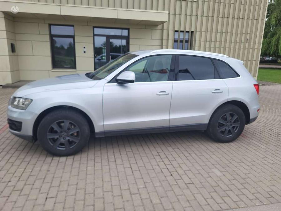 Pelēks Audi Q5 2009 Raseiniai, ar dzinēja tilpumu 1.97 L un nobraukumu 287 tūkst. km par 5499 €, foto 12 vietnē AUTOMOTO.COM.LV