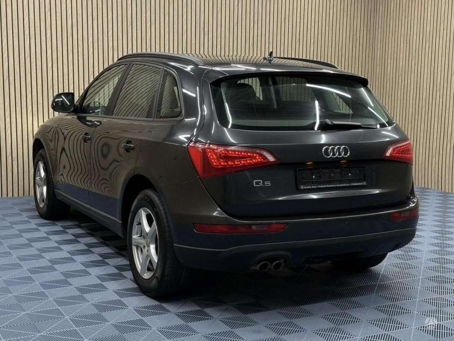 Pelēks Audi Q5 2009 Marijampole, ar dzinēja tilpumu 1.97 L un nobraukumu 290 tūkst. km par 8900 €, foto 7 vietnē AUTOMOTO.COM.LV