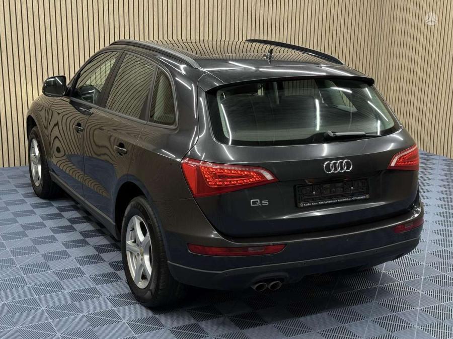 Pelēks Audi Q5 2009 Marijampole, ar dzinēja tilpumu 1.97 L un nobraukumu 290 tūkst. km par 8900 €, foto 12 vietnē AUTOMOTO.COM.LV