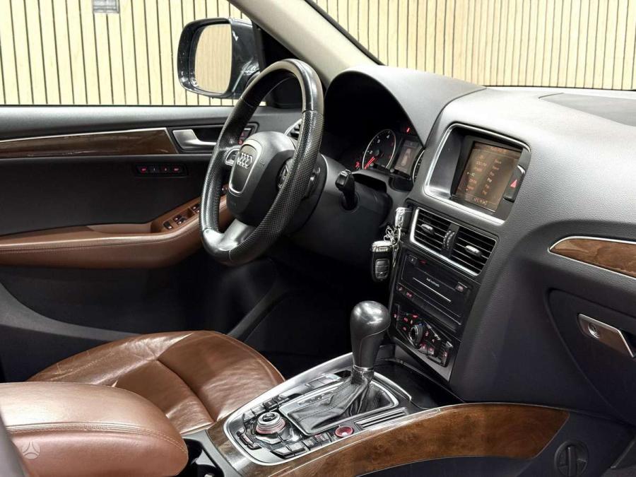 Pelēks Audi Q5 2009 Marijampole, ar dzinēja tilpumu 1.97 L un nobraukumu 290 tūkst. km par 8900 €, foto 22 vietnē AUTOMOTO.COM.LV