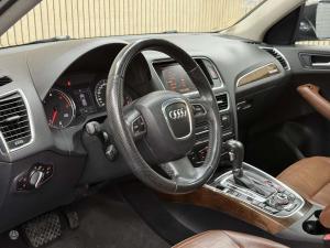 Pelēks Audi Q5 2009 Marijampole, ar dzinēja tilpumu 1.97 L un nobraukumu 290 tūkst. km par 8900 €, foto 24 vietnē AUTOMOTO.COM.LV