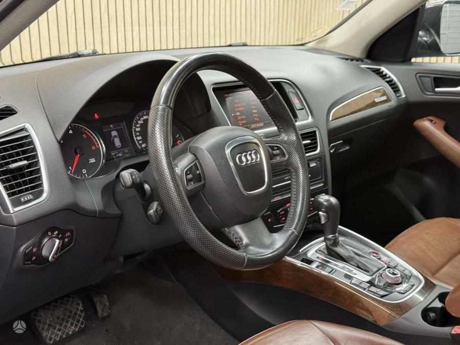 Pelēks Audi Q5 2009 Marijampole, ar dzinēja tilpumu 1.97 L un nobraukumu 290 tūkst. km par 8900 €, foto 24 vietnē AUTOMOTO.COM.LV