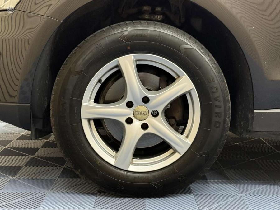 Pelēks Audi Q5 2009 Marijampole, ar dzinēja tilpumu 1.97 L un nobraukumu 290 tūkst. km par 8900 €, foto 33 vietnē AUTOMOTO.COM.LV