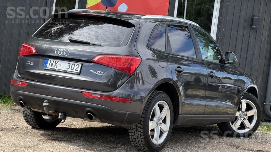 Grey Audi Q5 2009 in Riga, with an engine capacity of 3.00 L and mileage of 321 thousand km for 6950 €, photo 4 on AUTOMOTO.COM.LV