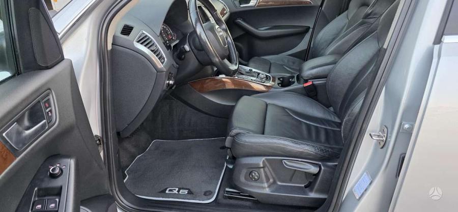 Grey Audi Q5 2009 in Siauliai, with an engine capacity of 2.97 L and mileage of 280 thousand km for 7650 €, photo 17 on AUTOMOTO.COM.LV