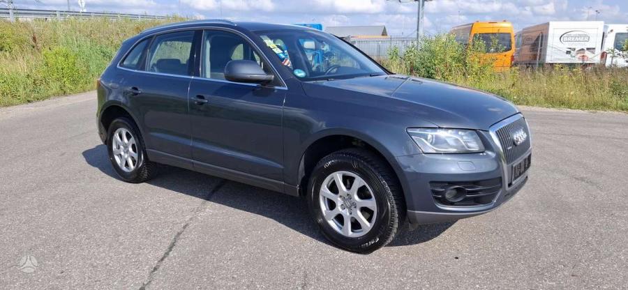 Grey Audi Q5 2009 in Marijampole, with an engine capacity of 1.97 L and mileage of 360 thousand km for 7400 €, photo 3 on AUTOMOTO.COM.LV