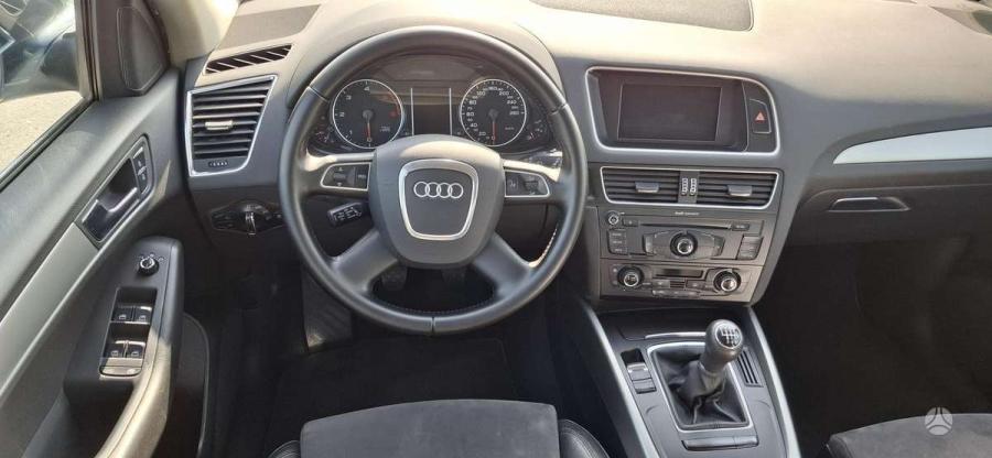 Grey Audi Q5 2009 in Marijampole, with an engine capacity of 1.97 L and mileage of 360 thousand km for 7400 €, photo 11 on AUTOMOTO.COM.LV