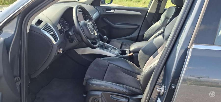 Grey Audi Q5 2009 in Marijampole, with an engine capacity of 1.97 L and mileage of 360 thousand km for 7400 €, photo 12 on AUTOMOTO.COM.LV