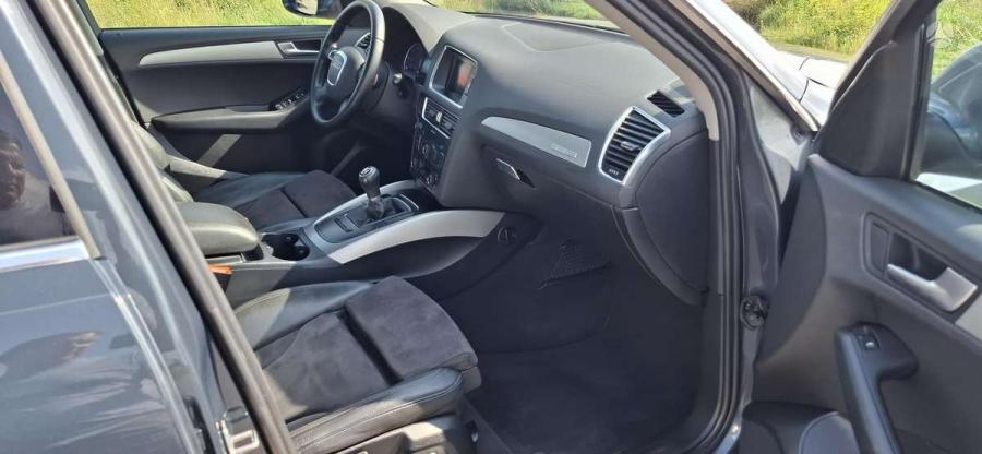 Grey Audi Q5 2009 in Marijampole, with an engine capacity of 1.97 L and mileage of 360 thousand km for 7400 €, photo 14 on AUTOMOTO.COM.LV