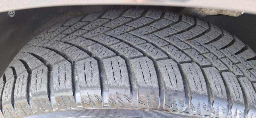 Grey Audi Q5 2009 in Marijampole, with an engine capacity of 1.97 L and mileage of 360 thousand km for 7400 €, photo 19 on AUTOMOTO.COM.LV