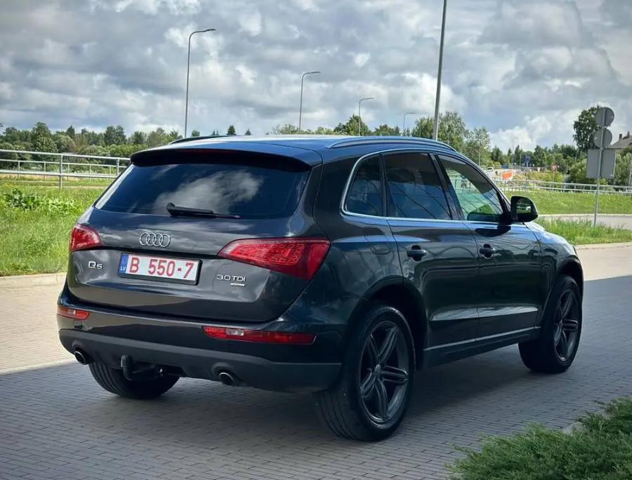 Grey Audi Q5 2009 in Rezekne, with an engine capacity of 3.00 L and mileage of 233 thousand km for 8990 €, photo 8 on AUTOMOTO.COM.LV