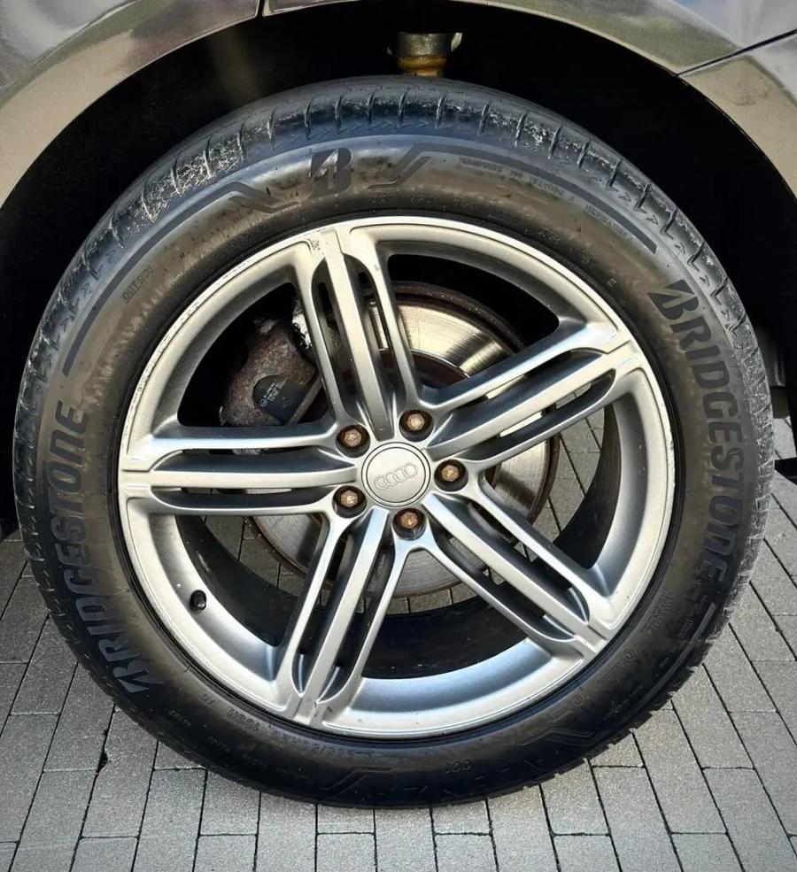 Grey Audi Q5 2009 in Rezekne, with an engine capacity of 3.00 L and mileage of 233 thousand km for 8990 €, photo 9 on AUTOMOTO.COM.LV