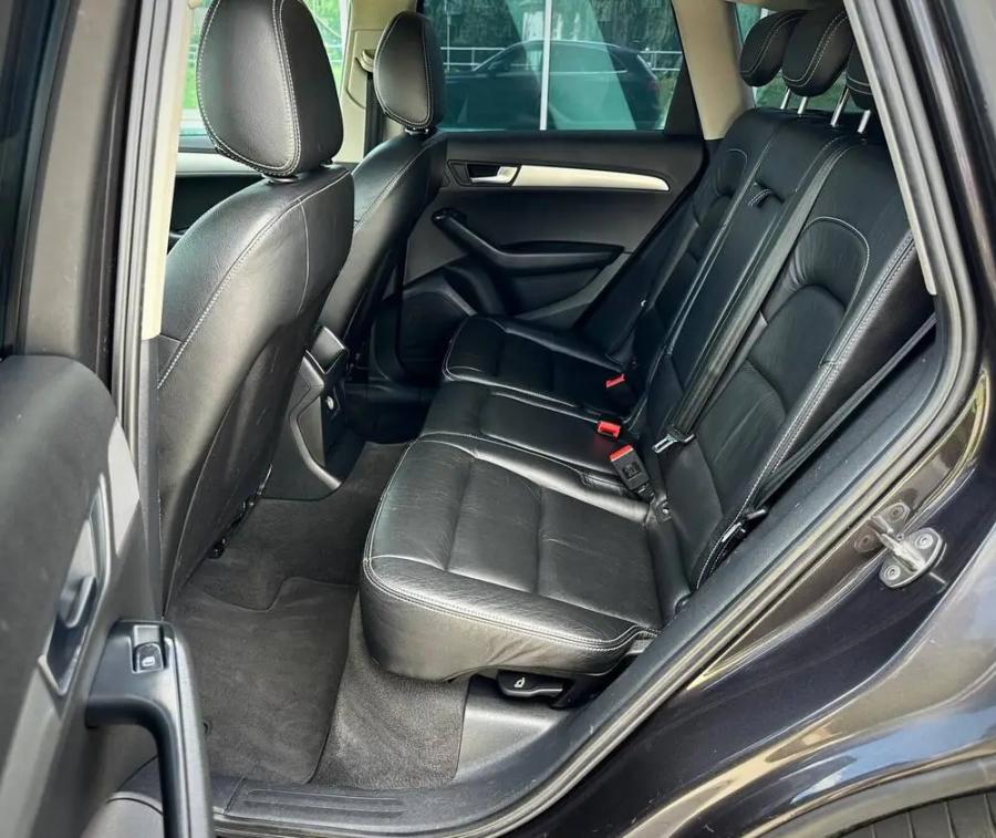 Grey Audi Q5 2009 in Rezekne, with an engine capacity of 3.00 L and mileage of 233 thousand km for 8990 €, photo 13 on AUTOMOTO.COM.LV
