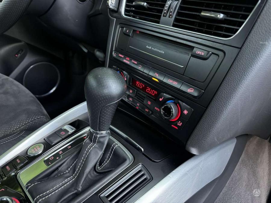 Grey Audi Q5 2009 in Vilnius, with an engine capacity of 2.97 L and mileage of 395 thousand km for 6200 €, photo 22 on AUTOMOTO.COM.LV