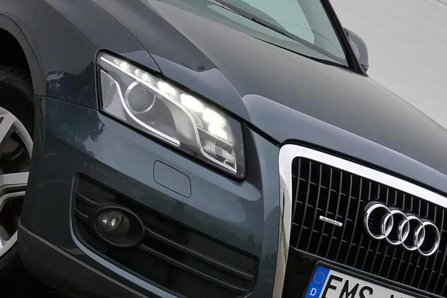 Grey Audi Q5 2009 in Riga, with an engine capacity of 3.00 L and mileage of 278 thousand km for 7600 €, photo 1 on AUTOMOTO.COM.LV