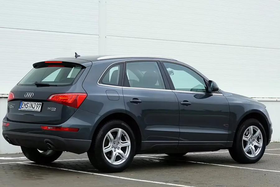 Grey Audi Q5 2009 in Riga, with an engine capacity of 3.00 L and mileage of 278 thousand km for 7600 €, photo 10 on AUTOMOTO.COM.LV