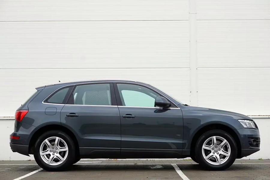 Grey Audi Q5 2009 in Riga, with an engine capacity of 3.00 L and mileage of 278 thousand km for 7600 €, photo 11 on AUTOMOTO.COM.LV