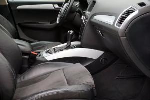 Grey Audi Q5 2009 in Riga, with an engine capacity of 3.00 L and mileage of 278 thousand km for 7600 €, photo 13 on AUTOMOTO.COM.LV