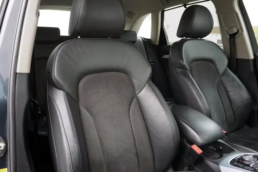 Grey Audi Q5 2009 in Riga, with an engine capacity of 3.00 L and mileage of 278 thousand km for 7600 €, photo 14 on AUTOMOTO.COM.LV