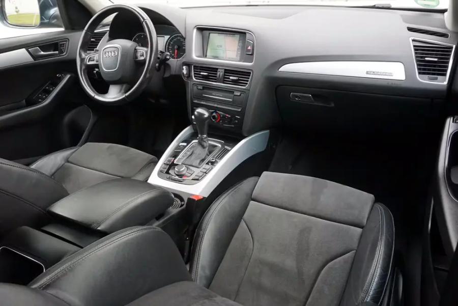 Grey Audi Q5 2009 in Riga, with an engine capacity of 3.00 L and mileage of 278 thousand km for 7600 €, photo 15 on AUTOMOTO.COM.LV