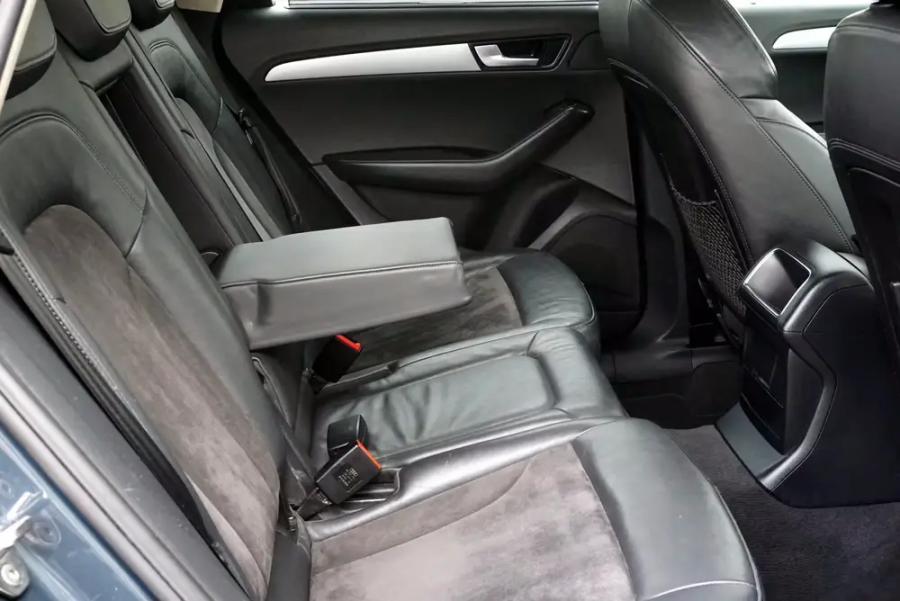 Grey Audi Q5 2009 in Riga, with an engine capacity of 3.00 L and mileage of 278 thousand km for 7600 €, photo 16 on AUTOMOTO.COM.LV