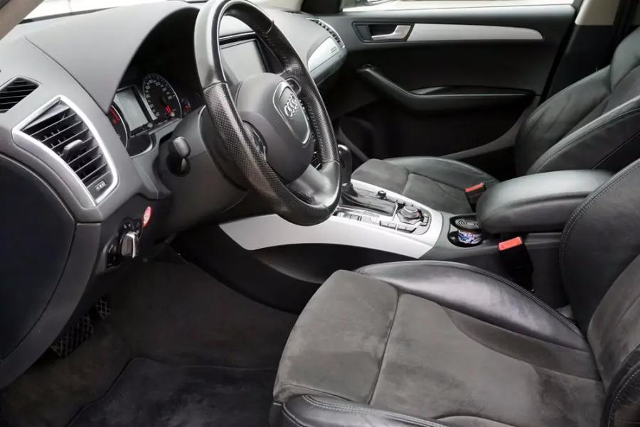 Grey Audi Q5 2009 in Riga, with an engine capacity of 3.00 L and mileage of 278 thousand km for 7600 €, photo 18 on AUTOMOTO.COM.LV