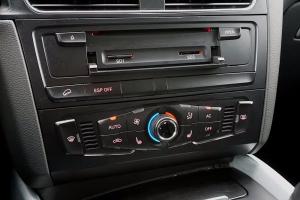Grey Audi Q5 2009 in Riga, with an engine capacity of 3.00 L and mileage of 278 thousand km for 7600 €, photo 24 on AUTOMOTO.COM.LV