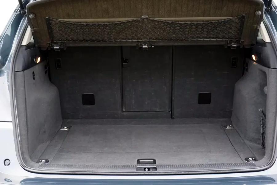 Grey Audi Q5 2009 in Riga, with an engine capacity of 3.00 L and mileage of 278 thousand km for 7600 €, photo 25 on AUTOMOTO.COM.LV