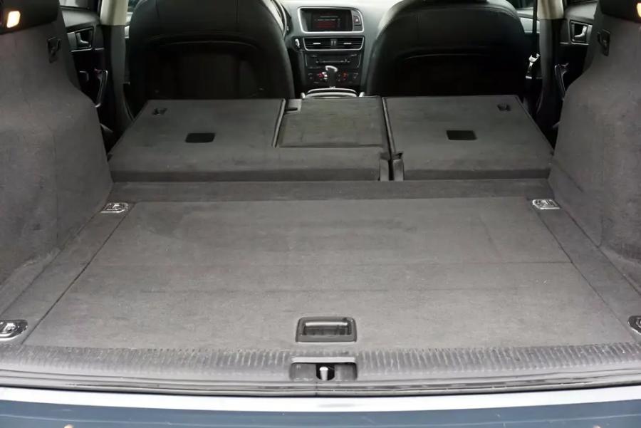 Grey Audi Q5 2009 in Riga, with an engine capacity of 3.00 L and mileage of 278 thousand km for 7600 €, photo 27 on AUTOMOTO.COM.LV