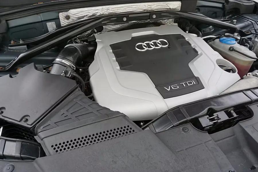 Grey Audi Q5 2009 in Riga, with an engine capacity of 3.00 L and mileage of 278 thousand km for 7600 €, photo 30 on AUTOMOTO.COM.LV
