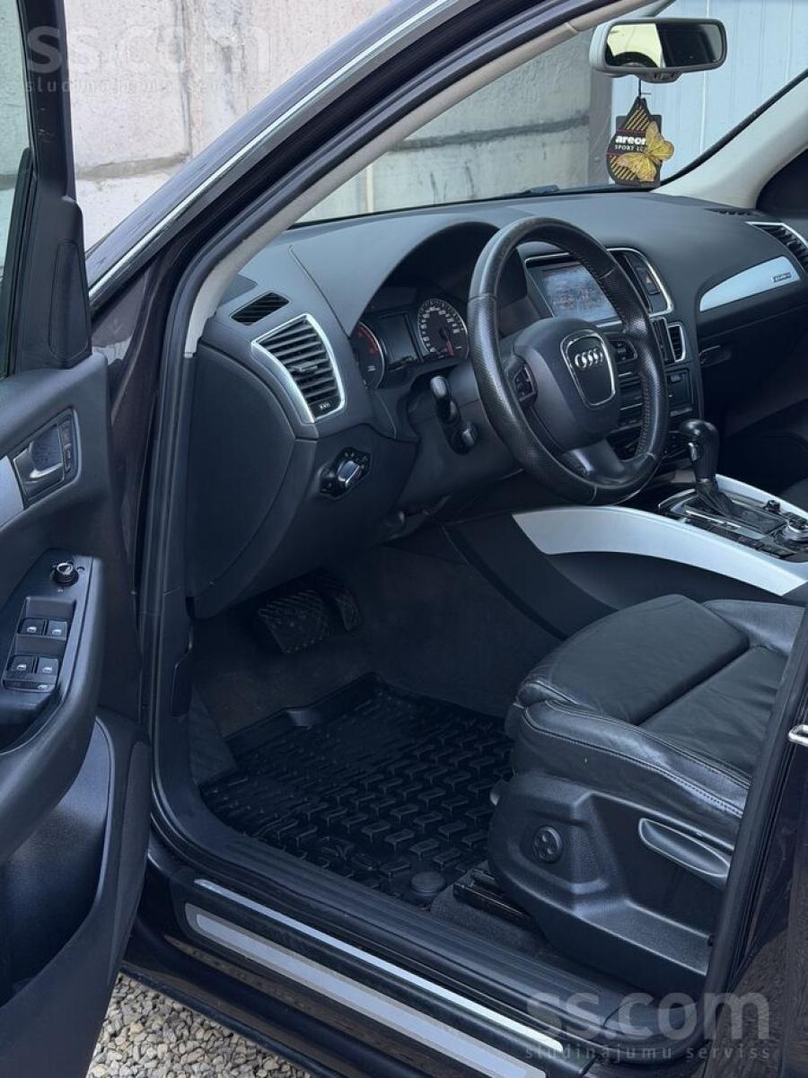 Pelēks Audi Q5 2009 Rīga, ar dzinēja tilpumu 3.00 L un nobraukumu 298 tūkst. km par 5580 €, foto 8 vietnē AUTOMOTO.COM.LV