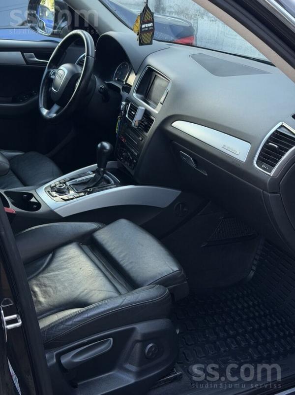 Pelēks Audi Q5 2009 Rīga, ar dzinēja tilpumu 3.00 L un nobraukumu 298 tūkst. km par 5580 €, foto 8 vietnē AUTOMOTO.COM.LV