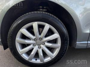 Grey Audi Q5 2009 in Riga, with an engine capacity of 3.00 L and mileage of 290 thousand km for 8590 €, photo 12 on AUTOMOTO.COM.LV