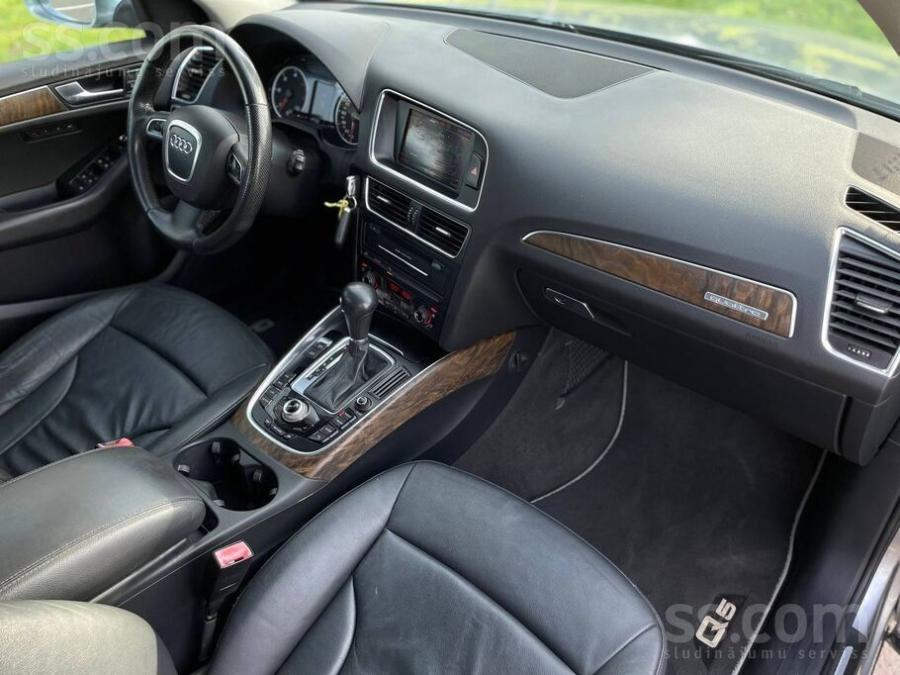 Grey Audi Q5 2009 in Riga, with an engine capacity of 3.00 L and mileage of 290 thousand km for 8590 €, photo 21 on AUTOMOTO.COM.LV