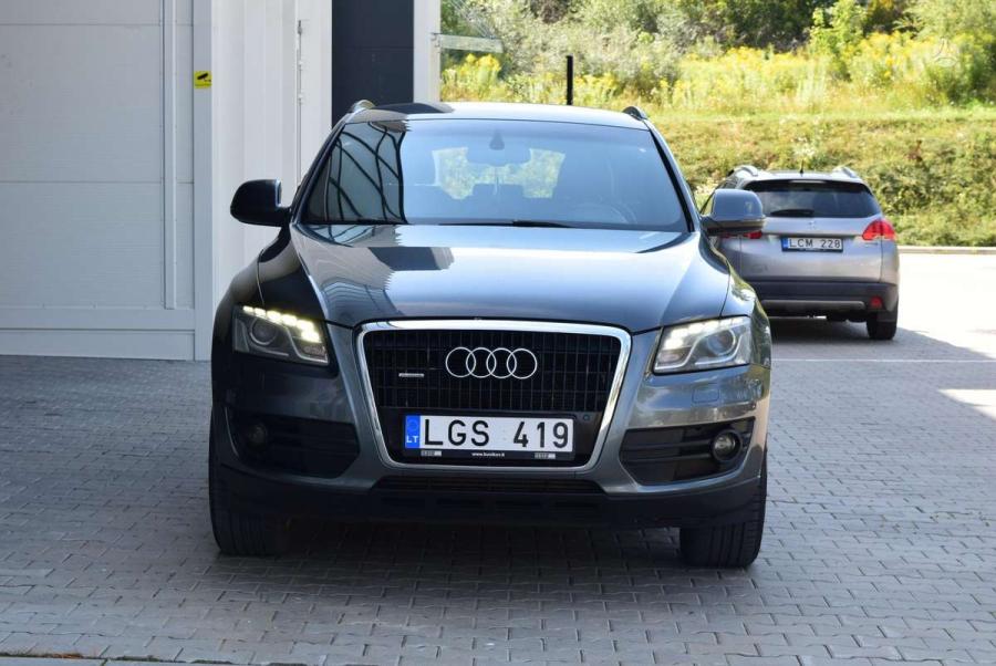 Grey Audi Q5 2009 in Vilnius, with an engine capacity of 2.97 L and mileage of 304 thousand km for 8350 €, photo 4 on AUTOMOTO.COM.LV