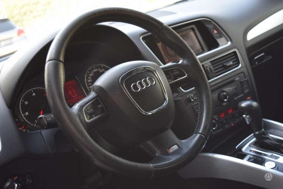 Grey Audi Q5 2009 in Vilnius, with an engine capacity of 2.97 L and mileage of 304 thousand km for 8350 €, photo 12 on AUTOMOTO.COM.LV