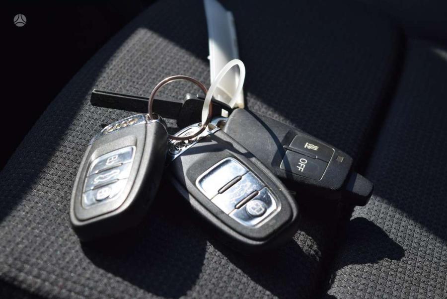 Grey Audi Q5 2009 in Vilnius, with an engine capacity of 2.97 L and mileage of 304 thousand km for 8350 €, photo 22 on AUTOMOTO.COM.LV