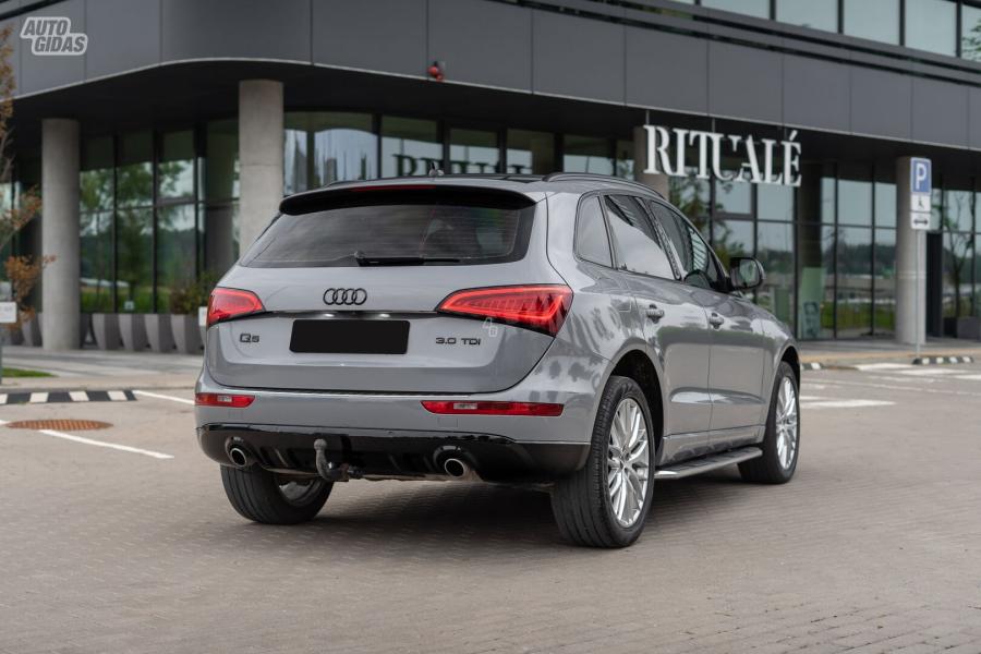 Grey Audi Q5 2009 in Plunge, with an engine capacity of 3.00 L and mileage of 355 thousand km for 9500 €, photo 7 on AUTOMOTO.COM.LV