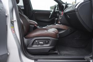 Grey Audi Q5 2009 in Plunge, with an engine capacity of 3.00 L and mileage of 355 thousand km for 9500 €, photo 9 on AUTOMOTO.COM.LV