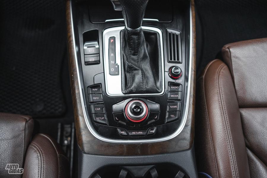 Grey Audi Q5 2009 in Plunge, with an engine capacity of 3.00 L and mileage of 355 thousand km for 9500 €, photo 13 on AUTOMOTO.COM.LV