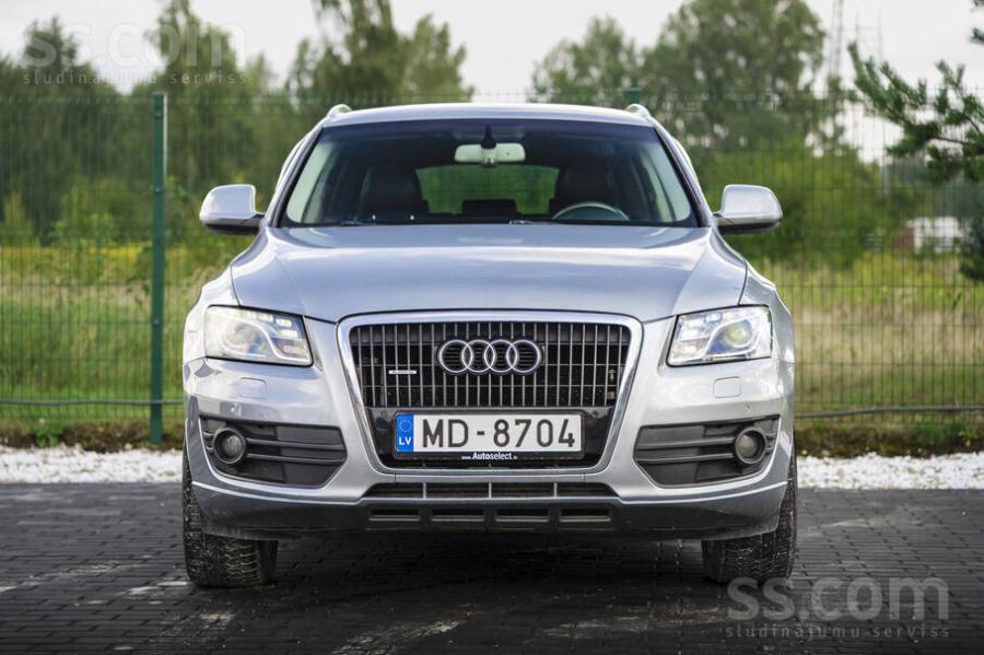 Grey Audi Q5 2009 in Riga, with an engine capacity of 3.00 L and mileage of 392 thousand km for 7390 €, photo 3 on AUTOMOTO.COM.LV