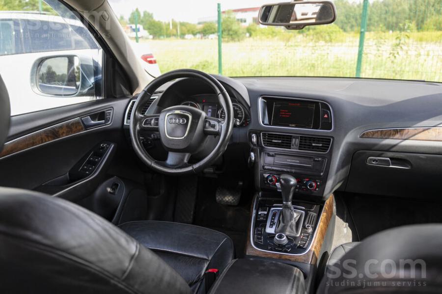 Grey Audi Q5 2009 in Riga, with an engine capacity of 3.00 L and mileage of 392 thousand km for 7390 €, photo 12 on AUTOMOTO.COM.LV
