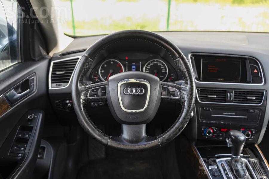 Grey Audi Q5 2009 in Riga, with an engine capacity of 3.00 L and mileage of 392 thousand km for 7390 €, photo 16 on AUTOMOTO.COM.LV