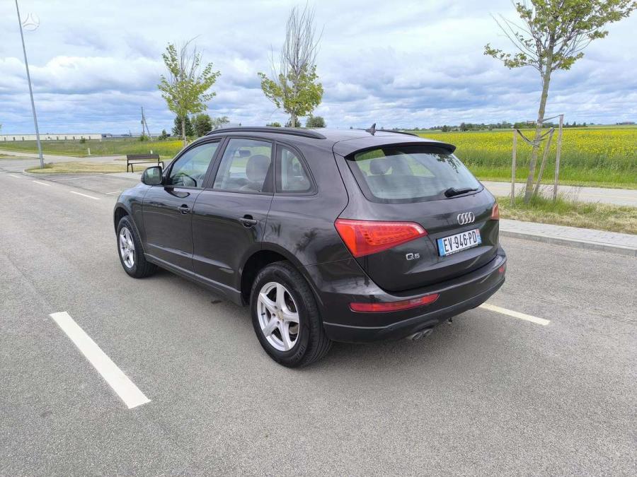 Pelēks Audi Q5 2009 Marijampole, ar dzinēja tilpumu 1.97 L un nobraukumu 290 tūkst. km par 7500 €, foto 4 vietnē AUTOMOTO.COM.LV