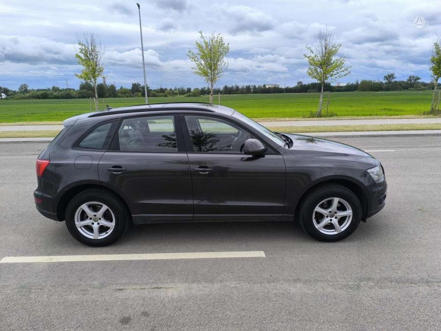 Pelēks Audi Q5 2009 Marijampole, ar dzinēja tilpumu 1.97 L un nobraukumu 290 tūkst. km par 7500 €, foto 7 vietnē AUTOMOTO.COM.LV